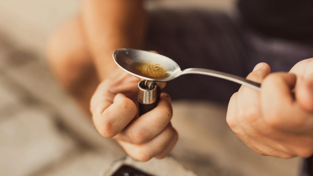 Heroína: O que é, efeitos da droga, consequências e riscos